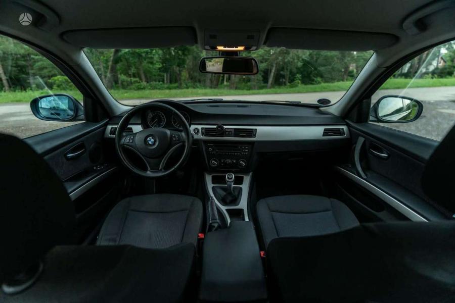 Black BMW 318 2010 in Kaunas, with an engine capacity of 2.00 L and mileage of 173 thousand km for 4700 €, photo 7 on AUTOMOTO.COM.LV
