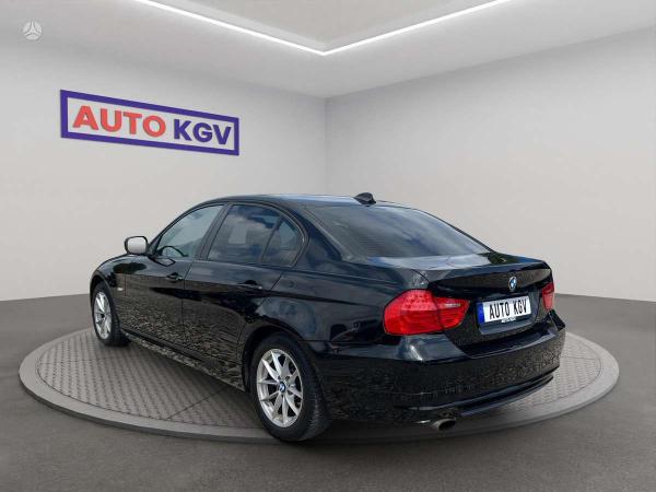 Black BMW 318 2010 in Kaunas, with an engine capacity of 2.00 L and mileage of 287 thousand km for 4999 €, photo 3 on AUTOMOTO.COM.LV