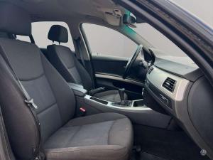 Melns BMW 318 2010 Kauņa, ar dzinēja tilpumu 2.00 L un nobraukumu 287 tūkst. km par 4999 €, foto 9 vietnē AUTOMOTO.COM.LV