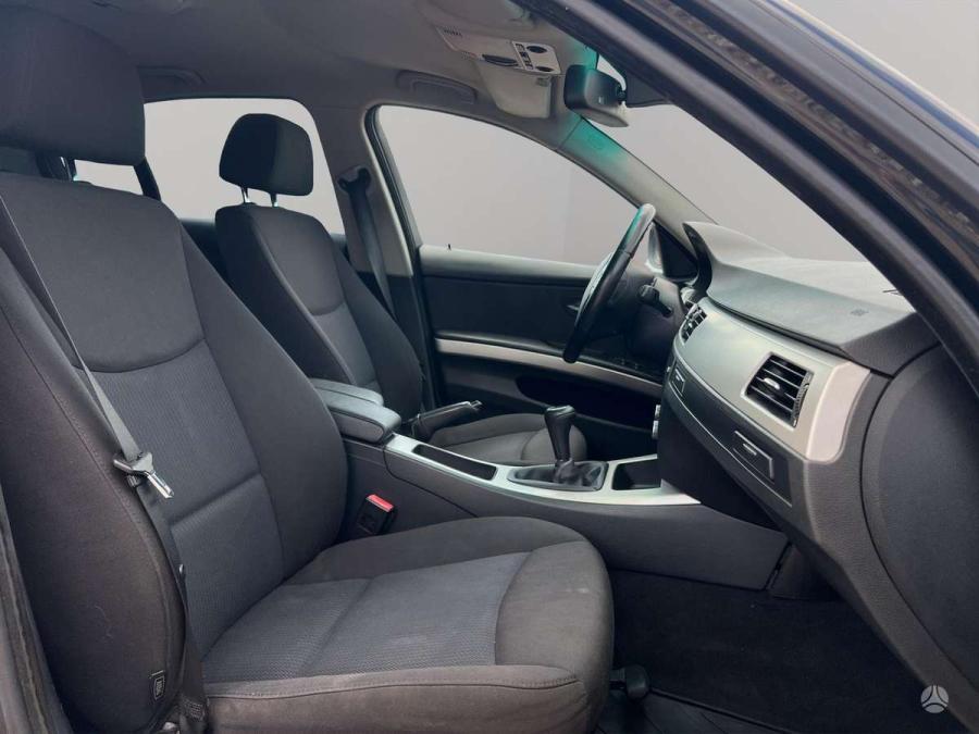 Melns BMW 318 2010 Kauņa, ar dzinēja tilpumu 2.00 L un nobraukumu 287 tūkst. km par 4999 €, foto 9 vietnē AUTOMOTO.COM.LV