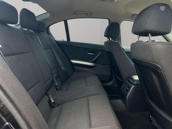 Black BMW 318 2010 in Kaunas, with an engine capacity of 2.00 L and mileage of 287 thousand km for 4999 €, photo 9 on AUTOMOTO.COM.LV