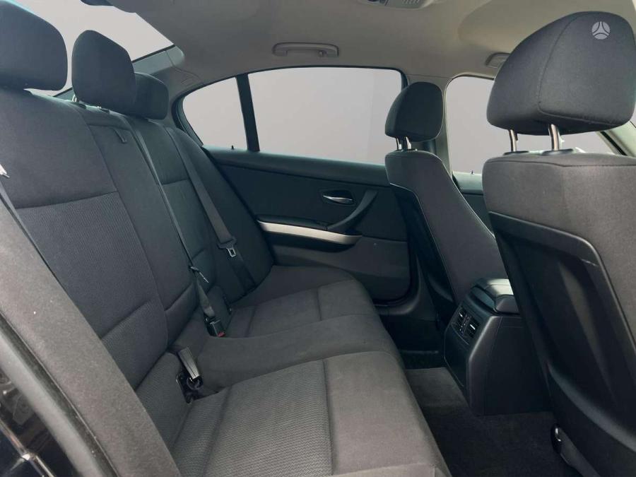 Melns BMW 318 2010 Kauņa, ar dzinēja tilpumu 2.00 L un nobraukumu 287 tūkst. km par 4999 €, foto 10 vietnē AUTOMOTO.COM.LV