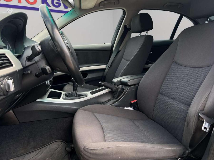 Melns BMW 318 2010 Kauņa, ar dzinēja tilpumu 2.00 L un nobraukumu 287 tūkst. km par 4999 €, foto 14 vietnē AUTOMOTO.COM.LV