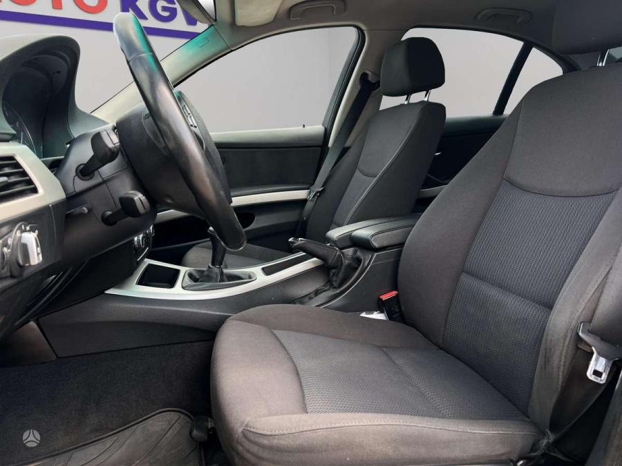 Melns BMW 318 2010 Kauņa, ar dzinēja tilpumu 2.00 L un nobraukumu 287 tūkst. km par 4999 €, foto 14 vietnē AUTOMOTO.COM.LV