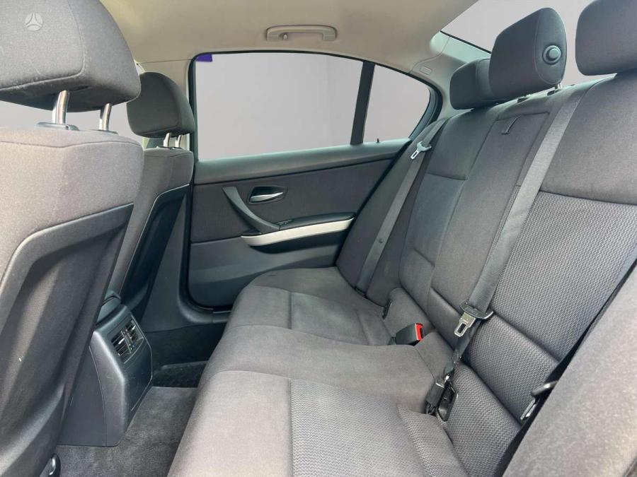 Melns BMW 318 2010 Kauņa, ar dzinēja tilpumu 2.00 L un nobraukumu 287 tūkst. km par 4999 €, foto 12 vietnē AUTOMOTO.COM.LV