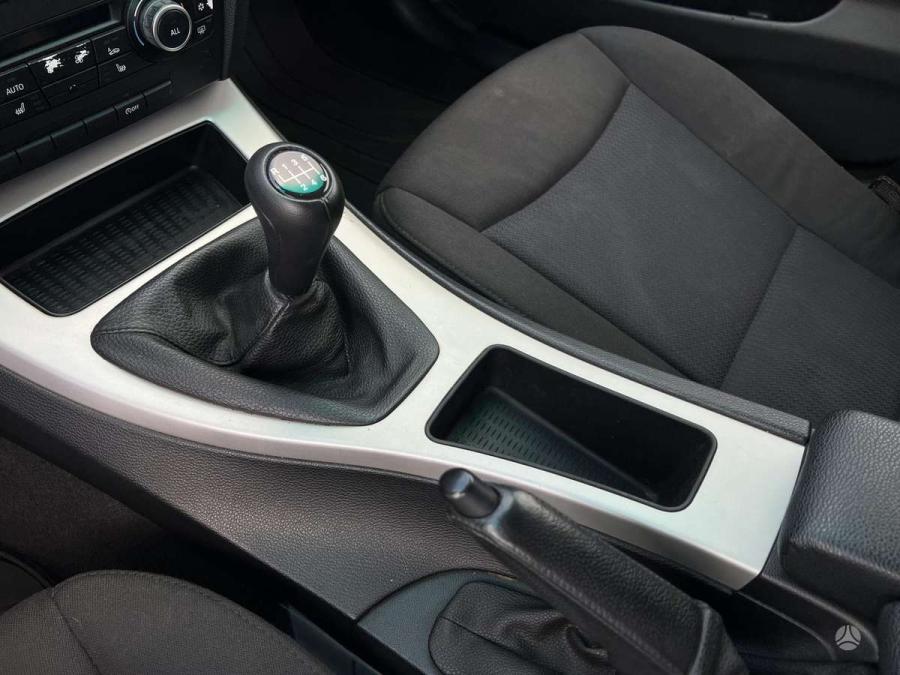 Melns BMW 318 2010 Kauņa, ar dzinēja tilpumu 2.00 L un nobraukumu 287 tūkst. km par 4999 €, foto 15 vietnē AUTOMOTO.COM.LV