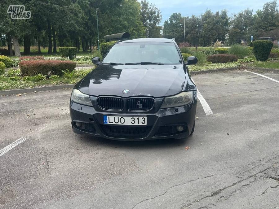 Black BMW 318 2010 in Kaunas, with an engine capacity of 2.00 L and mileage of 280 thousand km for 3900 €, photo 1 on AUTOMOTO.COM.LV