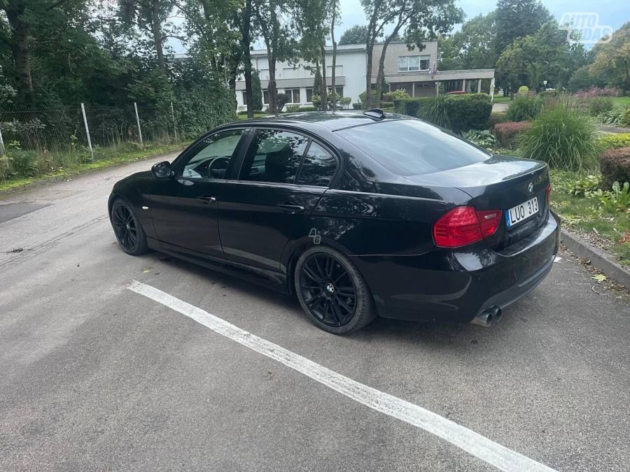 Black BMW 318 2010 in Kaunas, with an engine capacity of 2.00 L and mileage of 280 thousand km for 3900 €, photo 8 on AUTOMOTO.COM.LV