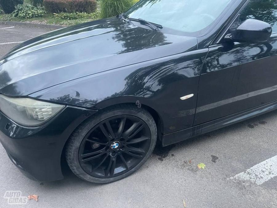 Black BMW 318 2010 in Kaunas, with an engine capacity of 2.00 L and mileage of 280 thousand km for 3900 €, photo 12 on AUTOMOTO.COM.LV