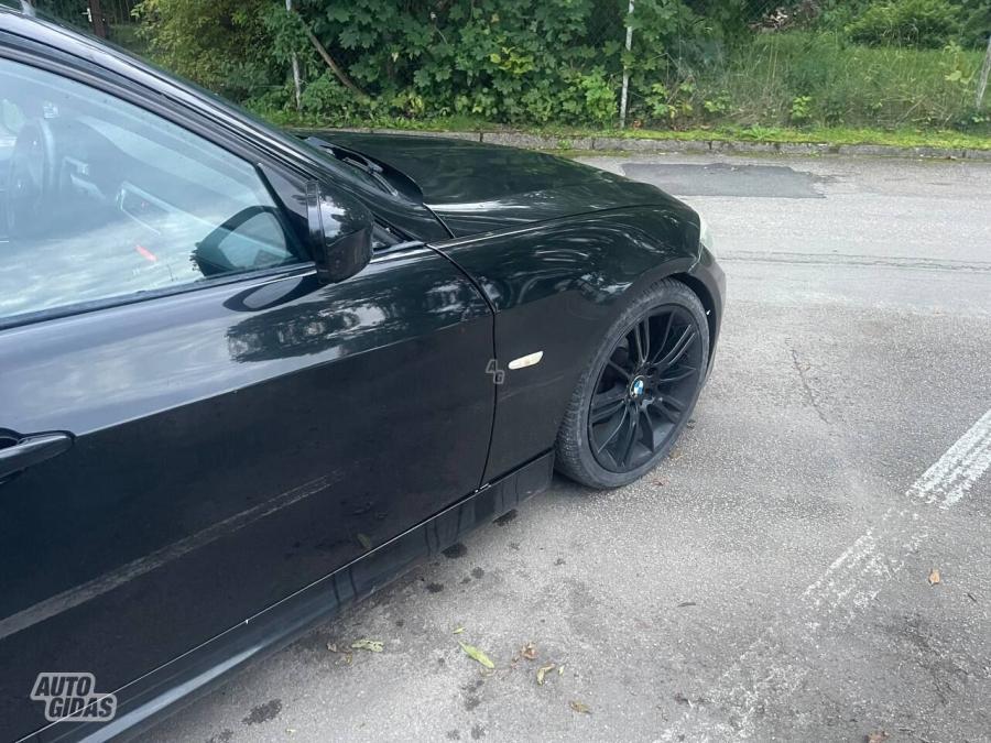 Black BMW 318 2010 in Kaunas, with an engine capacity of 2.00 L and mileage of 280 thousand km for 3900 €, photo 13 on AUTOMOTO.COM.LV