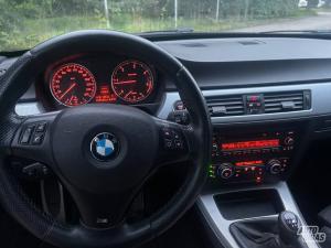 Black BMW 318 2010 in Kaunas, with an engine capacity of 2.00 L and mileage of 280 thousand km for 3900 €, photo 15 on AUTOMOTO.COM.LV