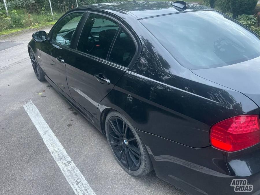 Black BMW 318 2010 in Kaunas, with an engine capacity of 2.00 L and mileage of 280 thousand km for 3900 €, photo 16 on AUTOMOTO.COM.LV