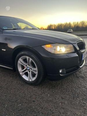 Black BMW 318 2011 in Kaunas, with an engine capacity of 2.00 L and mileage of 267 thousand km for 4600 €, photo 11 on AUTOMOTO.COM.LV