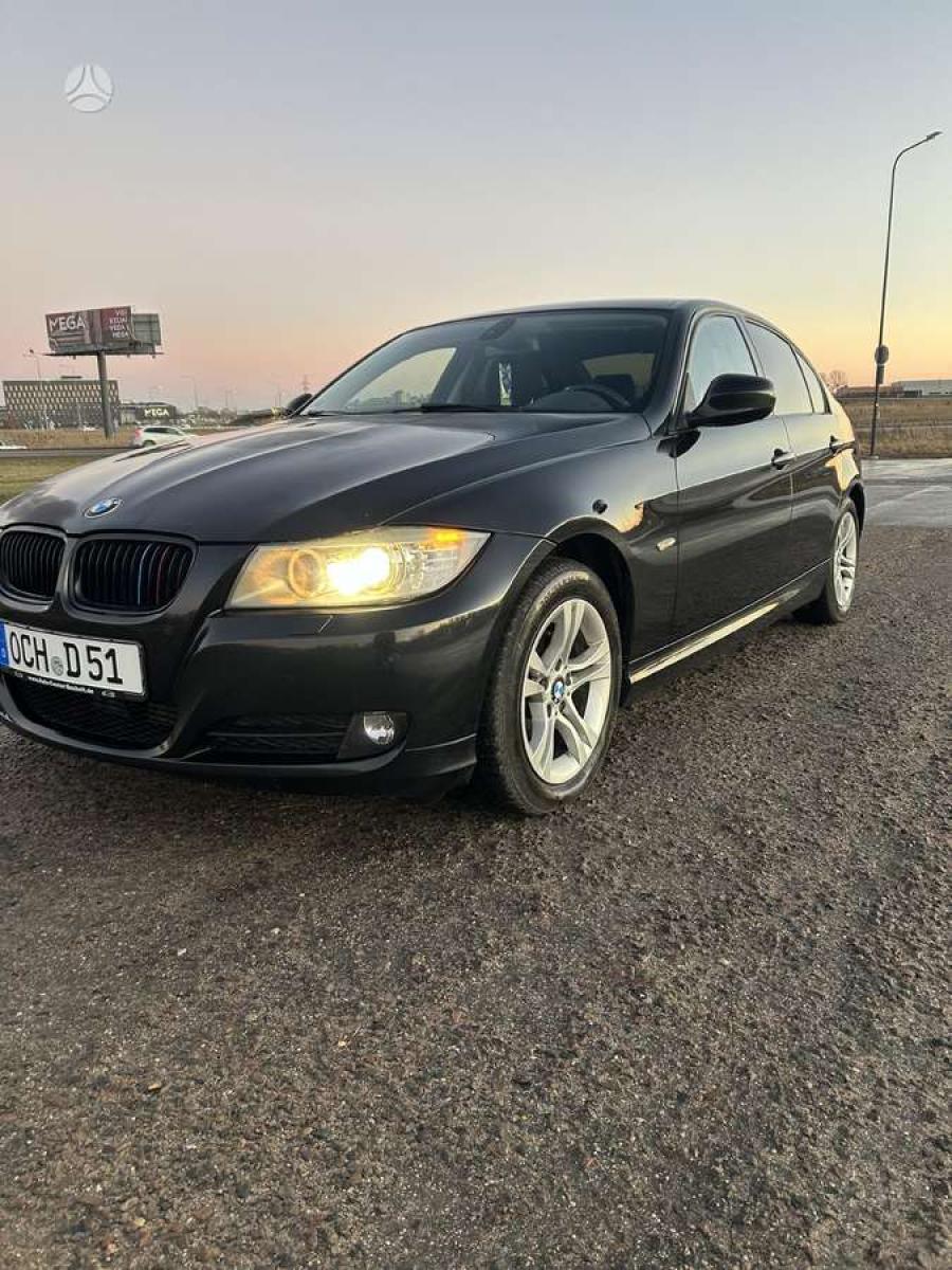 Black BMW 318 2011 in Kaunas, with an engine capacity of 2.00 L and mileage of 267 thousand km for 4600 €, photo 12 on AUTOMOTO.COM.LV