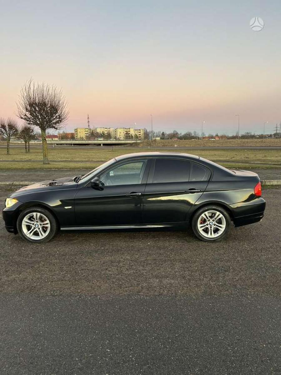 Black BMW 318 2011 in Kaunas, with an engine capacity of 2.00 L and mileage of 267 thousand km for 4600 €, photo 13 on AUTOMOTO.COM.LV