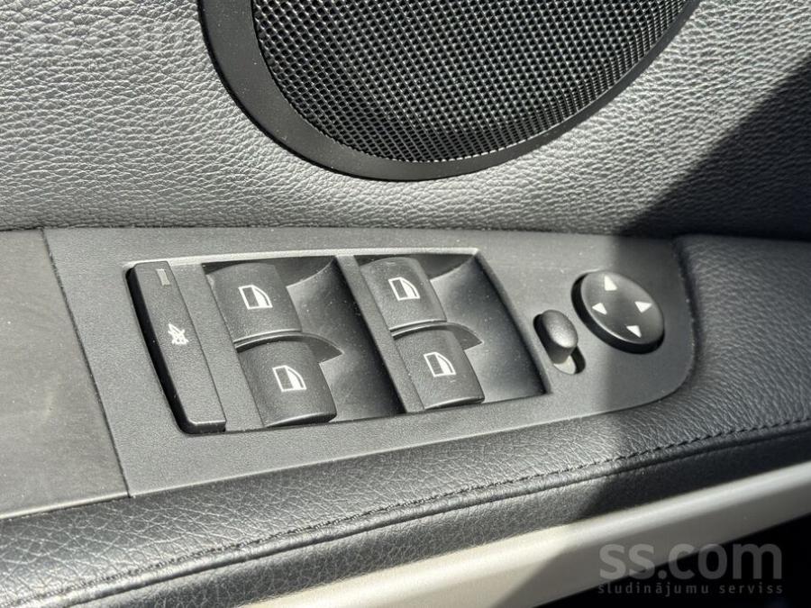 Black BMW 318 2011 in Riga, with an engine capacity of 2.00 L and mileage of 330 thousand km for 4490 €, photo 16 on AUTOMOTO.COM.LV