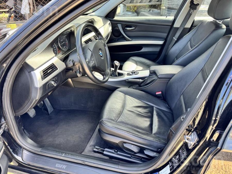 Black BMW 318 2011 in Riga, with an engine capacity of 2.00 L and mileage of 330 thousand km for 4490 €, photo 17 on AUTOMOTO.COM.LV