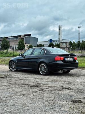 Melns BMW 318 2011 Liepāja, ar dzinēja tilpumu 2.00 L un nobraukumu 355 tūkst. km par 5800 €, foto 4 vietnē AUTOMOTO.COM.LV