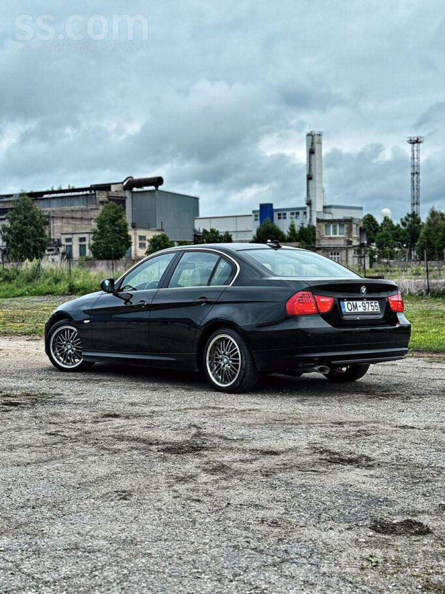 Melns BMW 318 2011 Liepāja, ar dzinēja tilpumu 2.00 L un nobraukumu 355 tūkst. km par 5800 €, foto 4 vietnē AUTOMOTO.COM.LV
