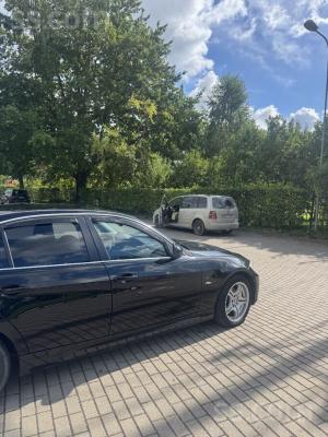 Black BMW 318 2011 in Cesis, with an engine capacity of 2.00 L and mileage of 0 thousand km for 4100 €, photo 4 on AUTOMOTO.COM.LV