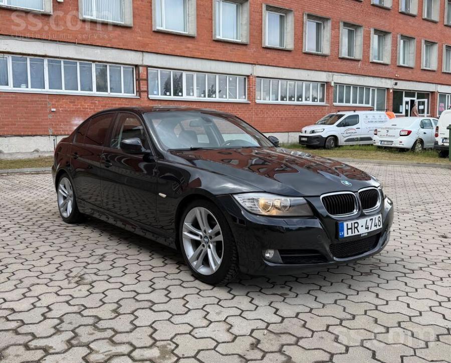 Black BMW 318 2011 in Riga, with an engine capacity of 2.00 L and mileage of 259 thousand km for 4000 €, photo 3 on AUTOMOTO.COM.LV