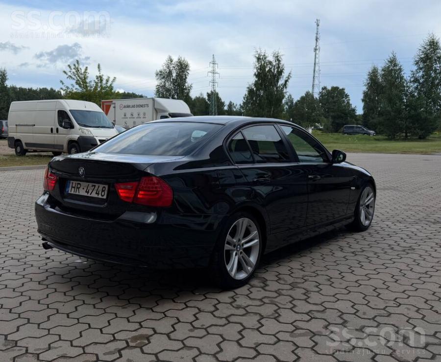 Black BMW 318 2011 in Riga, with an engine capacity of 2.00 L and mileage of 259 thousand km for 4000 €, photo 4 on AUTOMOTO.COM.LV