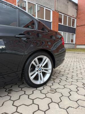 Black BMW 318 2011 in Riga, with an engine capacity of 2.00 L and mileage of 259 thousand km for 4000 €, photo 6 on AUTOMOTO.COM.LV