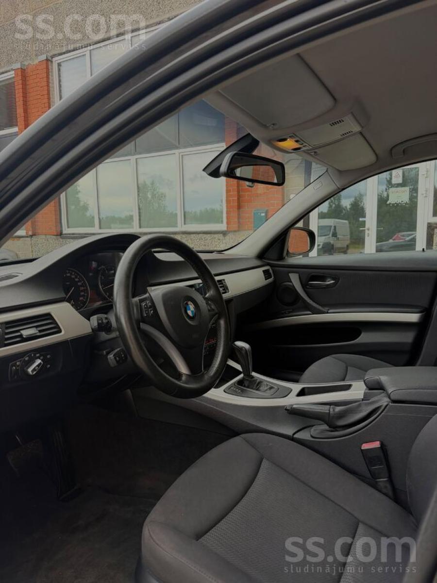 Black BMW 318 2011 in Riga, with an engine capacity of 2.00 L and mileage of 259 thousand km for 4000 €, photo 7 on AUTOMOTO.COM.LV