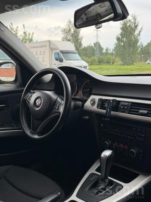 Black BMW 318 2011 in Riga, with an engine capacity of 2.00 L and mileage of 259 thousand km for 4000 €, photo 8 on AUTOMOTO.COM.LV