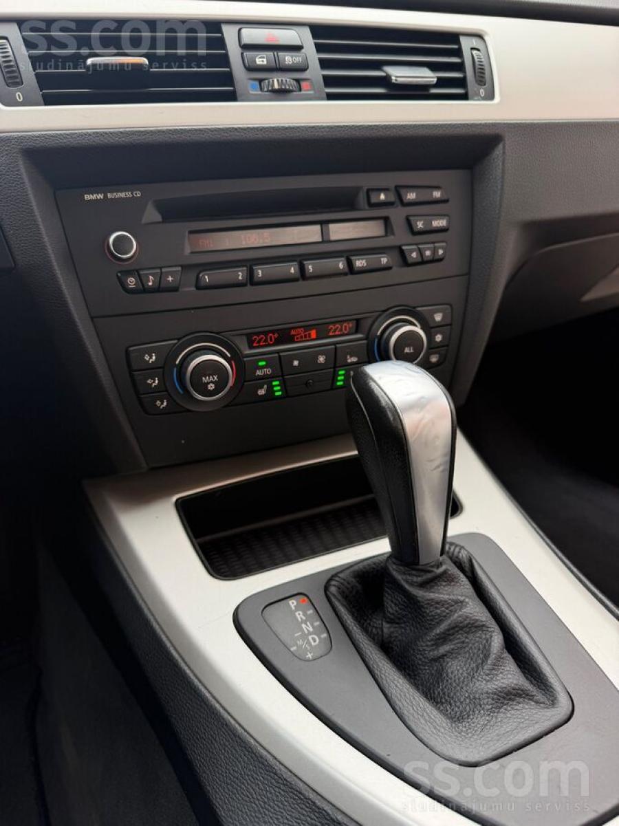 Black BMW 318 2011 in Riga, with an engine capacity of 2.00 L and mileage of 259 thousand km for 4000 €, photo 10 on AUTOMOTO.COM.LV