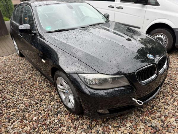 Black BMW 318 2011 in Kazlu Ruda, with an engine capacity of 2.00 L and mileage of 259 thousand km for 2300 €, photo 3 on AUTOMOTO.COM.LV