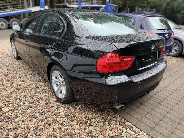 Black BMW 318 2011 in Kazlu Ruda, with an engine capacity of 2.00 L and mileage of 259 thousand km for 2300 €, photo 4 on AUTOMOTO.COM.LV