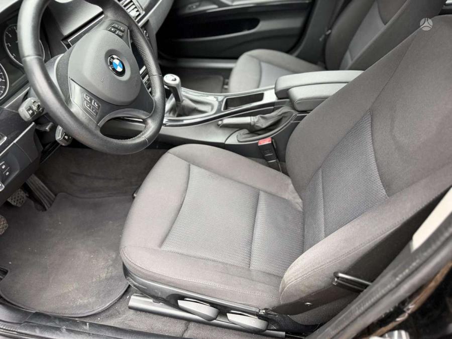 Black BMW 318 2011 in Kazlu Ruda, with an engine capacity of 2.00 L and mileage of 259 thousand km for 2300 €, photo 6 on AUTOMOTO.COM.LV