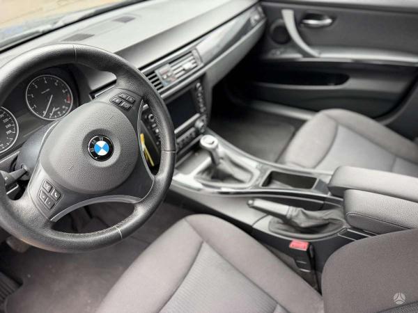 Black BMW 318 2011 in Kazlu Ruda, with an engine capacity of 2.00 L and mileage of 259 thousand km for 2300 €, photo 9 on AUTOMOTO.COM.LV