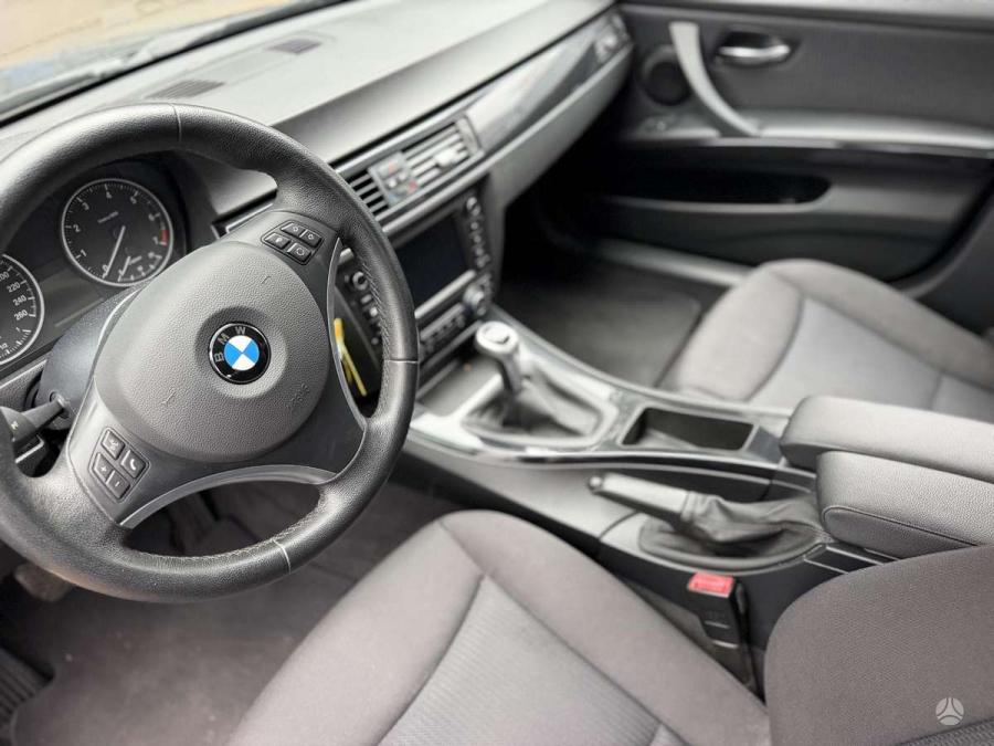 Black BMW 318 2011 in Kazlu Ruda, with an engine capacity of 2.00 L and mileage of 259 thousand km for 2300 €, photo 9 on AUTOMOTO.COM.LV