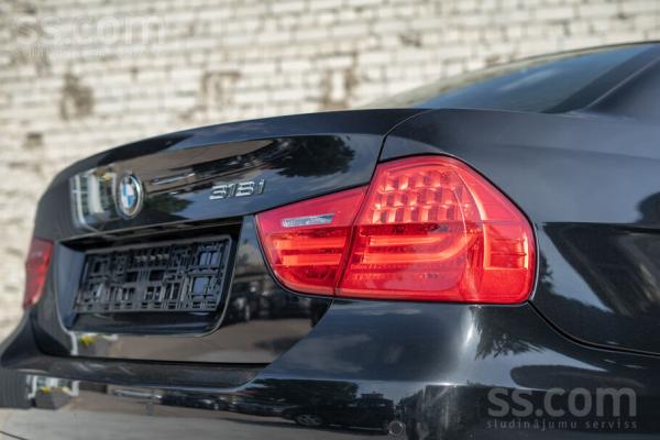 Black BMW 318 2011 in Liepaja, with an engine capacity of 2.00 L and mileage of 211 thousand km for 4800 €, photo 8 on AUTOMOTO.COM.LV