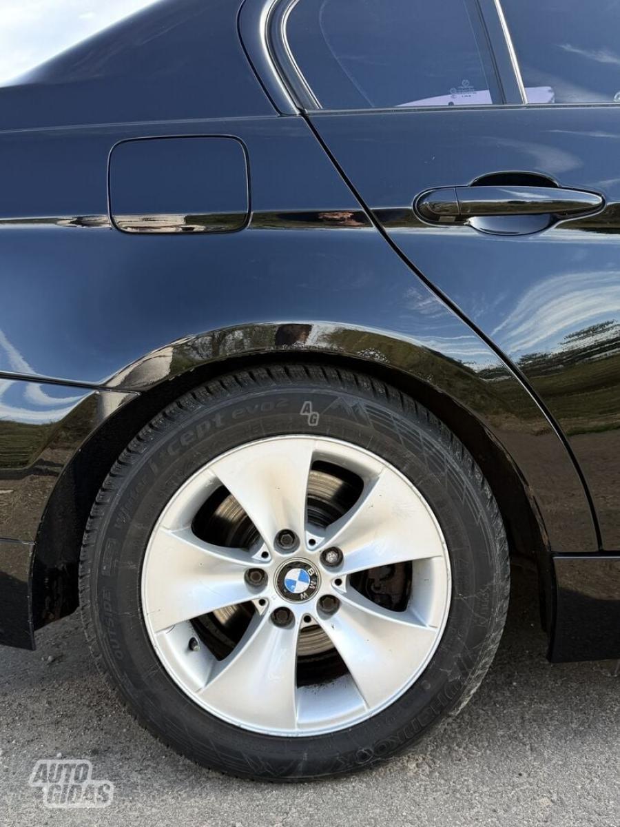 Melns BMW 318 2011 Viļņa, ar dzinēja tilpumu 2.00 L un nobraukumu 240 tūkst. km par 4800 €, foto 24 vietnē AUTOMOTO.COM.LV