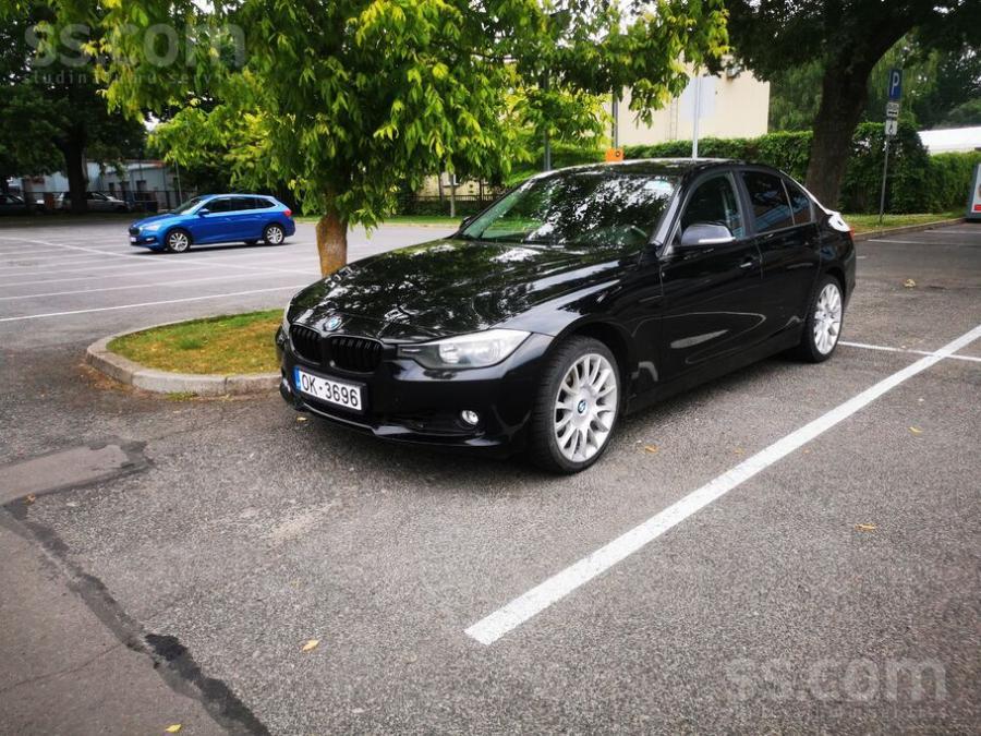 Black BMW 318 2012 in Riga, with an engine capacity of 2.00 L and mileage of 326 thousand km for 8400 €, photo 3 on AUTOMOTO.COM.LV