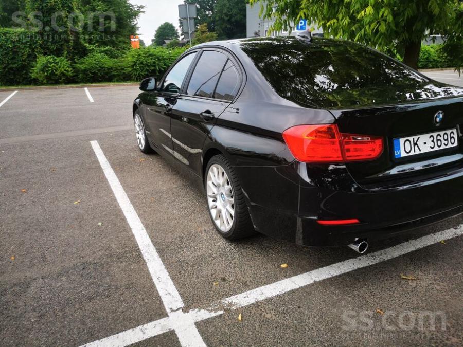 Black BMW 318 2012 in Riga, with an engine capacity of 2.00 L and mileage of 326 thousand km for 8400 €, photo 4 on AUTOMOTO.COM.LV