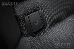 Black BMW 318 2012 in Riga, with an engine capacity of 2.00 L and mileage of 178 thousand km for 8250 €, photo 13 on AUTOMOTO.COM.LV