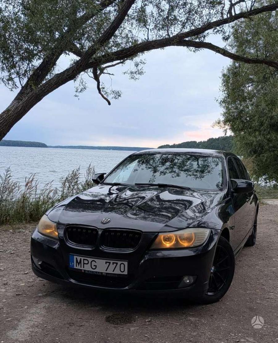 Black BMW 318 2012 in Kaunas, with an engine capacity of 2.00 L and mileage of 292 thousand km for 4900 €, photo 1 on AUTOMOTO.COM.LV