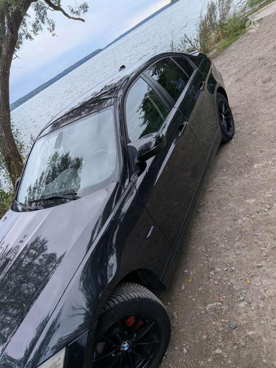 Black BMW 318 2012 in Kaunas, with an engine capacity of 2.00 L and mileage of 292 thousand km for 4900 €, photo 4 on AUTOMOTO.COM.LV