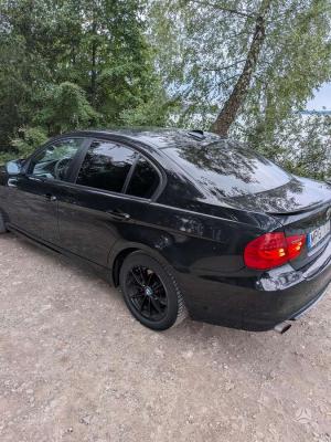 Black BMW 318 2012 in Kaunas, with an engine capacity of 2.00 L and mileage of 292 thousand km for 4900 €, photo 5 on AUTOMOTO.COM.LV