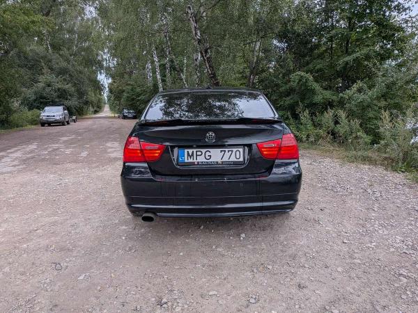 BMW 318 2012 Kauņa vietnē Melns BMW 318 2012 Kauņa, ar dzinēja tilpumu 2.00 L un nobraukumu 292 tūkst. km par 4900 €, foto 6 vietnē AUTOMOTO.COM.LV
