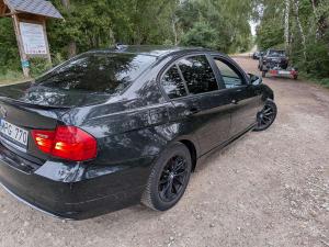 Black BMW 318 2012 in Kaunas, with an engine capacity of 2.00 L and mileage of 292 thousand km for 4900 €, photo 7 on AUTOMOTO.COM.LV