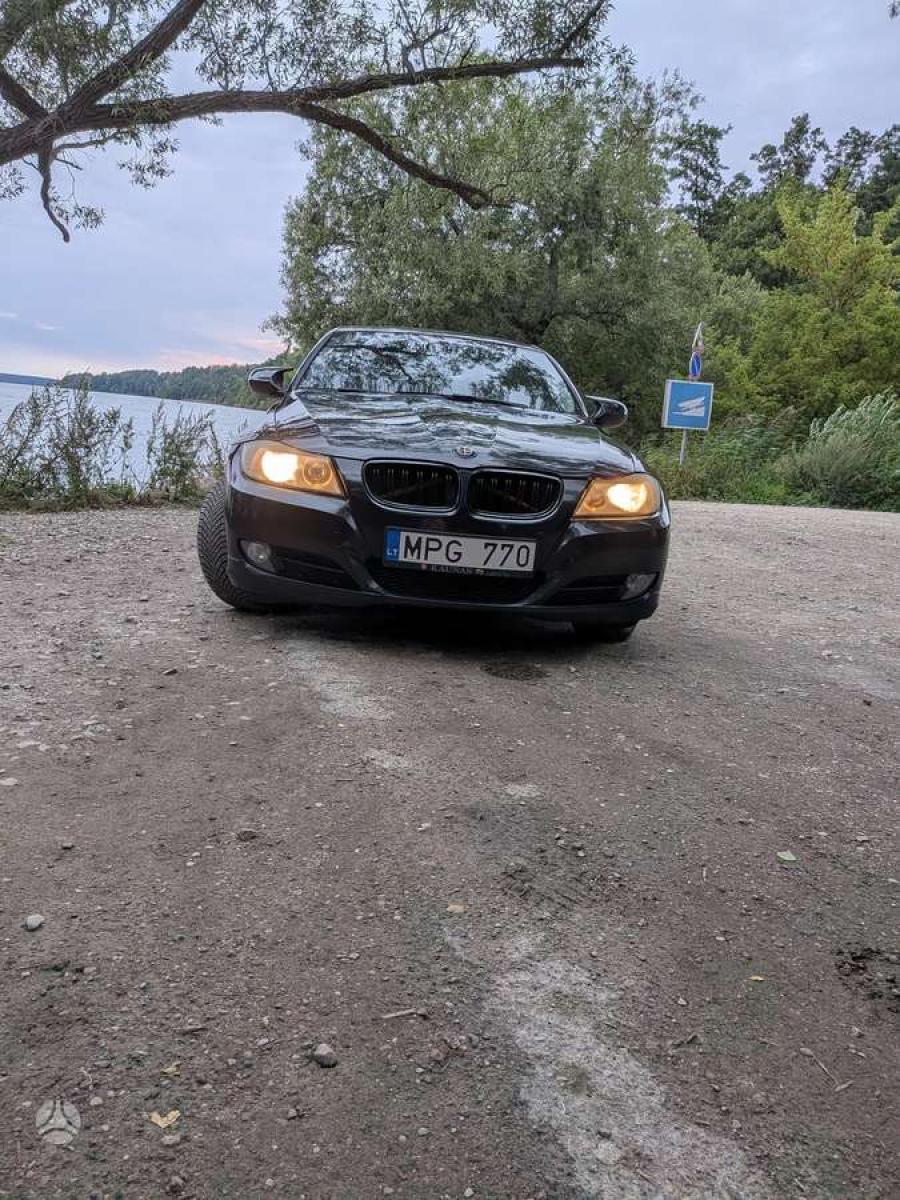 Black BMW 318 2012 in Kaunas, with an engine capacity of 2.00 L and mileage of 292 thousand km for 4900 €, photo 9 on AUTOMOTO.COM.LV