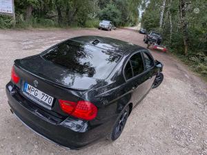 Black BMW 318 2012 in Kaunas, with an engine capacity of 2.00 L and mileage of 292 thousand km for 4900 €, photo 10 on AUTOMOTO.COM.LV