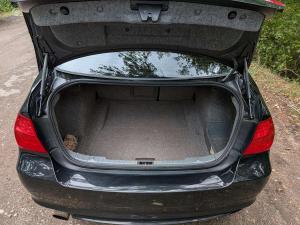 Black BMW 318 2012 in Kaunas, with an engine capacity of 2.00 L and mileage of 292 thousand km for 4900 €, photo 11 on AUTOMOTO.COM.LV