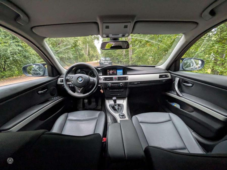 Black BMW 318 2012 in Kaunas, with an engine capacity of 2.00 L and mileage of 292 thousand km for 4900 €, photo 14 on AUTOMOTO.COM.LV