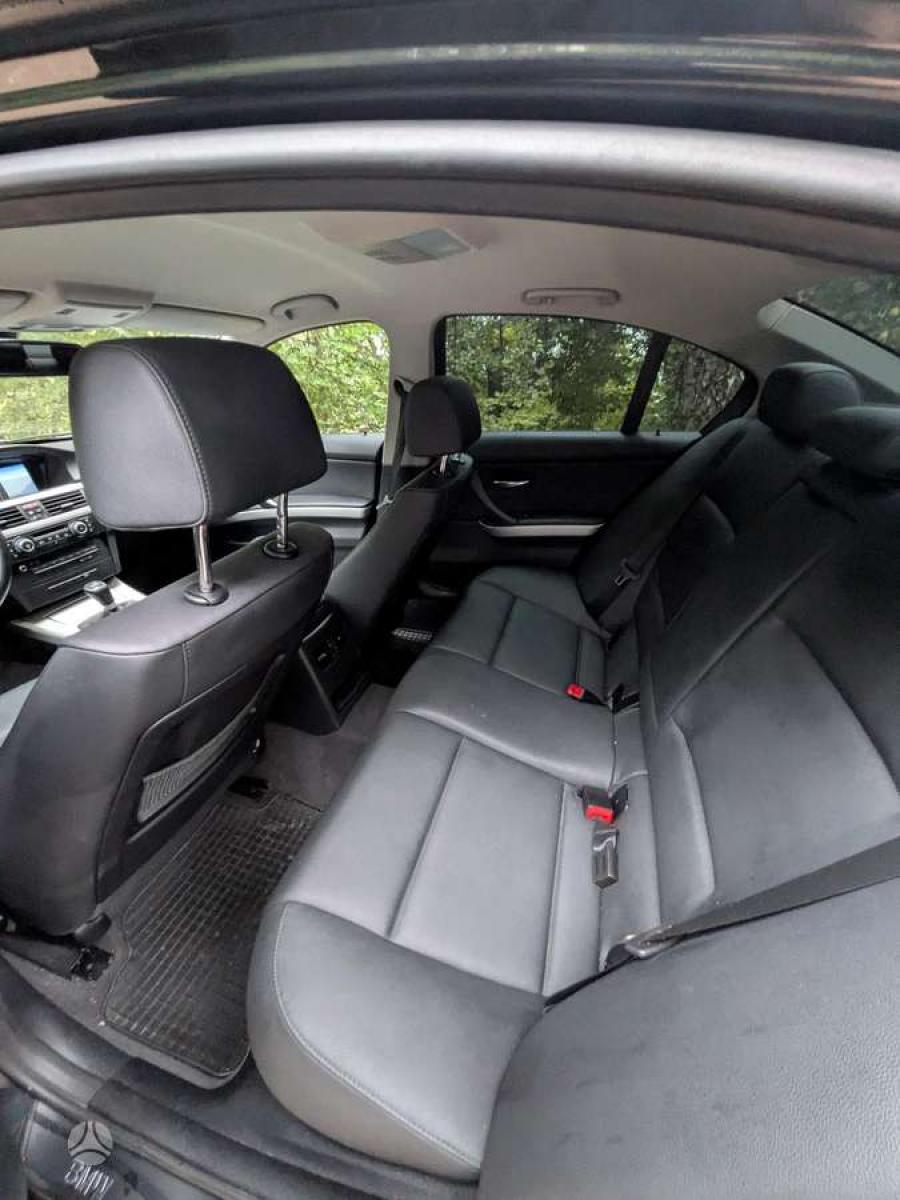 Black BMW 318 2012 in Kaunas, with an engine capacity of 2.00 L and mileage of 292 thousand km for 4900 €, photo 15 on AUTOMOTO.COM.LV